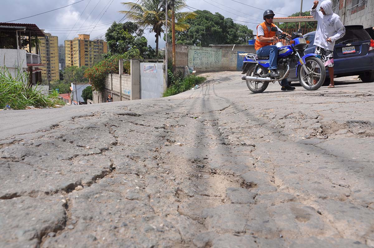 Calles destrozadas son el principal problema en Ramo Verde - Diario Avance
