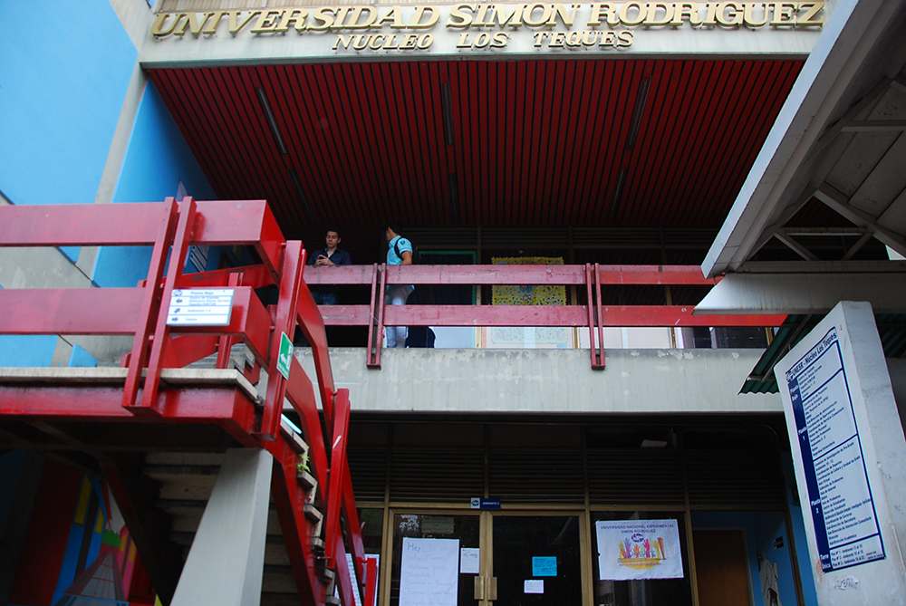 300 trabajadores se beneficiarán con ajuste de salario en la Simón ...