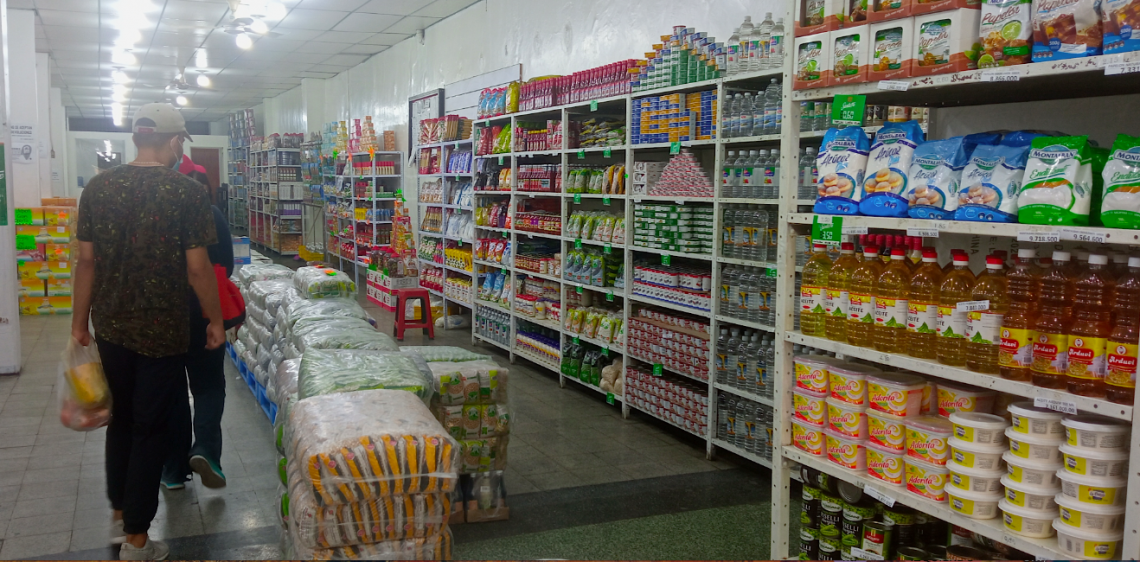 Mayoristas se las ingenian para mantener la clientela - Diario Avance