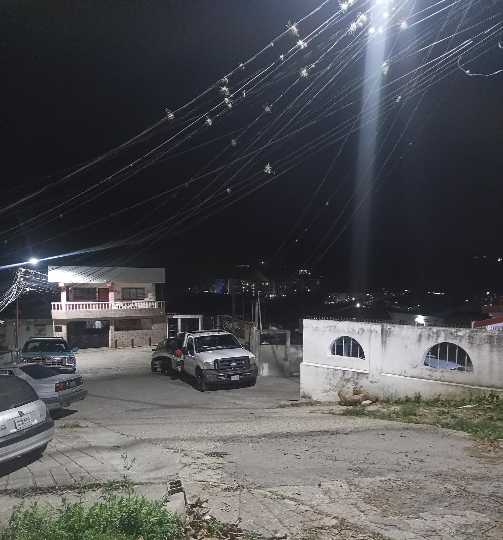 Ahora Las Dalias está iluminada en las noches