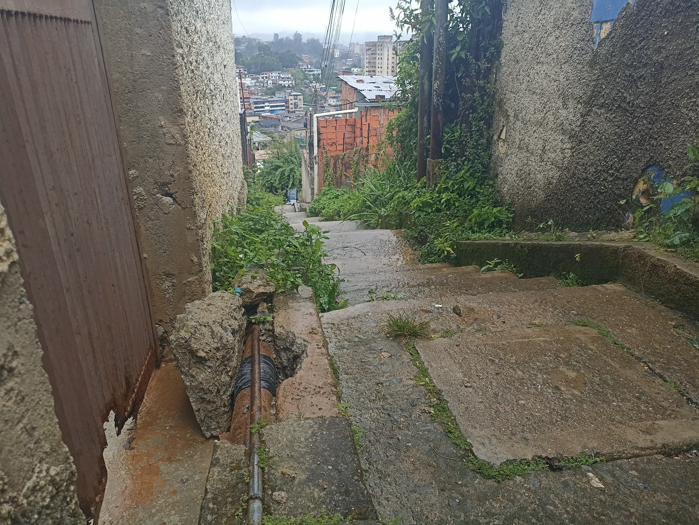 Esperan por reparación de fuga de agua en La Matica